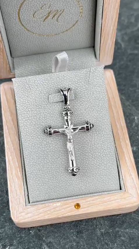 Нательный православный крест из белого золота с сапфирами