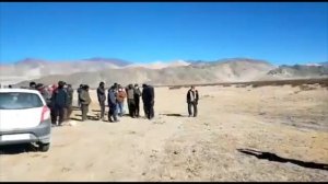 印度人被解放军吓傻！会飞行的解放军！被印度人围捕的解放军用飞行滑板逃出包围圈返回中国境内！中国飞行滑板全球首次实战！一名解放军走失进入印度境内！