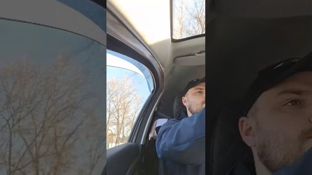 музыка в машине. на работу.