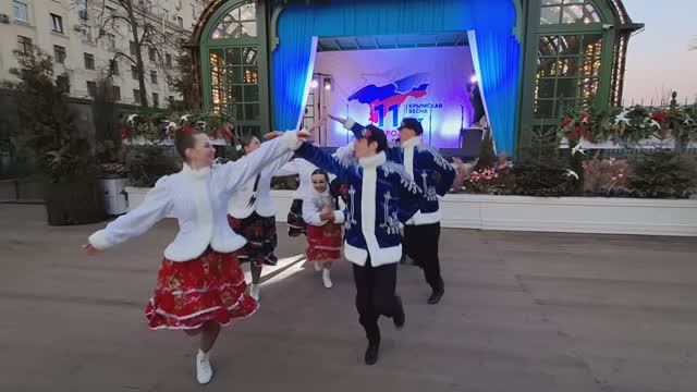 ВОКАЛЬНО- ХОРЕОГРАФИЧЕСКИЙ
АНСАМБЛЬ"ТАВРИЯ"(КРЫМ)✨️🌺 ФЕСТИВАЛЬ"КРЫМСКАЯ ВЕСНА"🌿🌺 ТВЕРСКАЯ ПЛОЩАДЬ