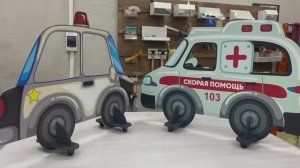 Фигуры на колёсиках – машинки скорой помощи и полиции
