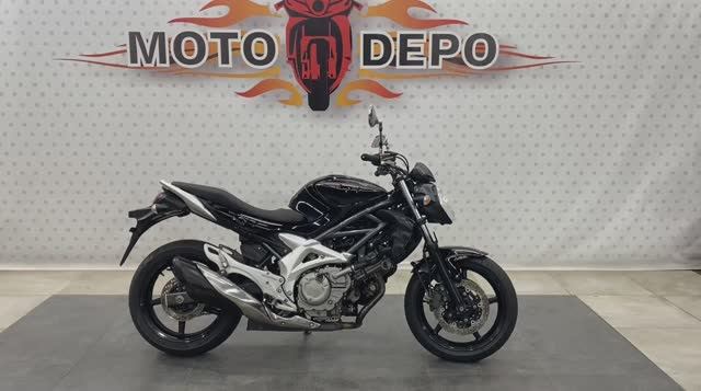 Suzuki Gladius SFV400 039832