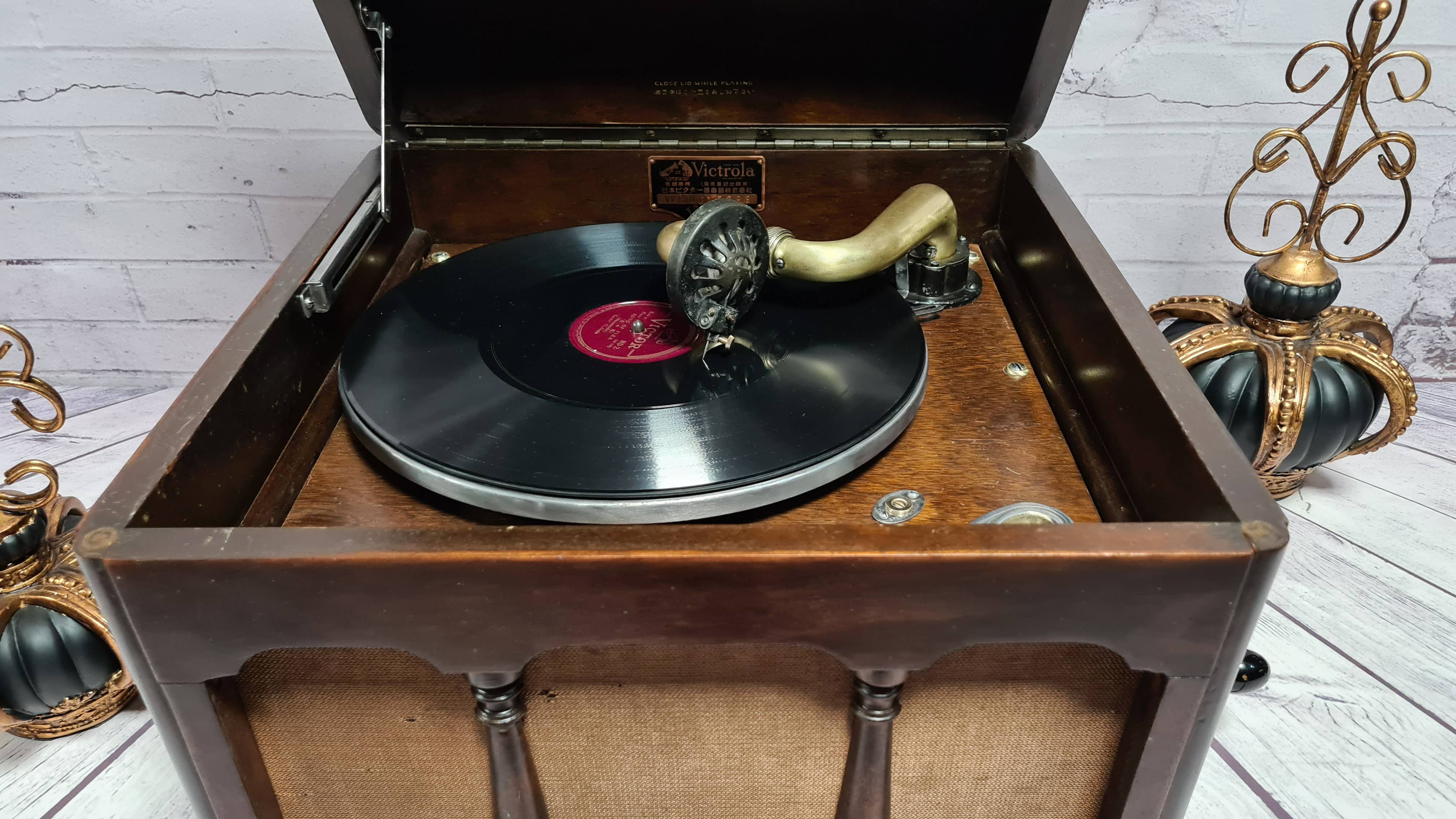 Граммофон, патефон кабинетный Victrola Victor VV1-80