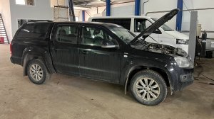 VW AMAROK, трубка кондиционера прогнила, переделываем на шланг. Ремонт и заправка за час!