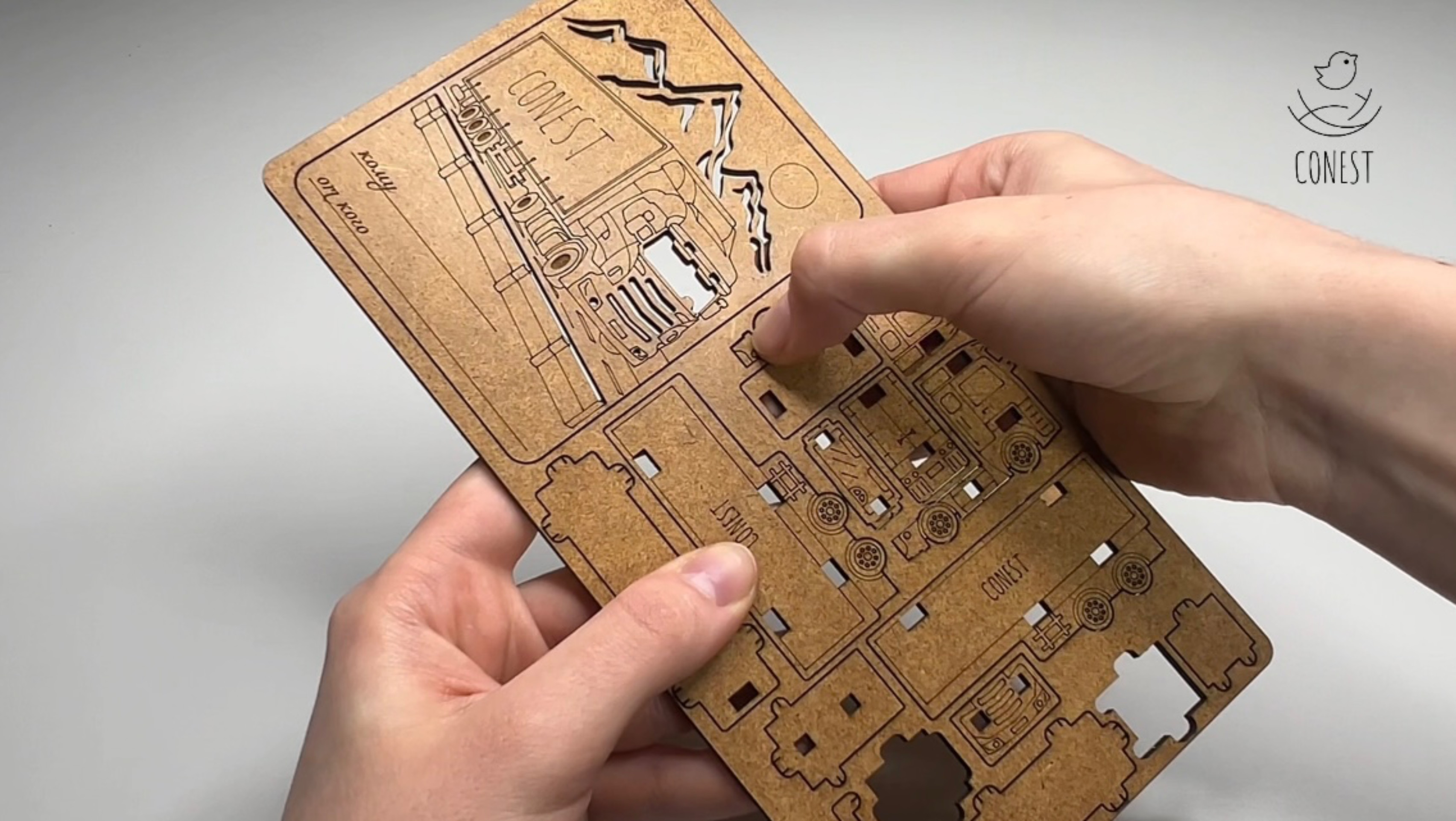 Видеоинструкция по сборке открытки-конструктора «Фура»