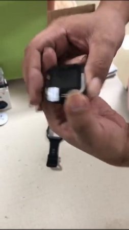 KT20 video call watch 1-How to insert the SIM card