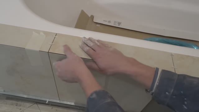 Облицовка керамогранитам в ванной своими руками, весь процесс.