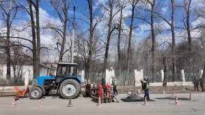 В районе машзавода устраняют выбоины с помощью технологии терморесайклинга