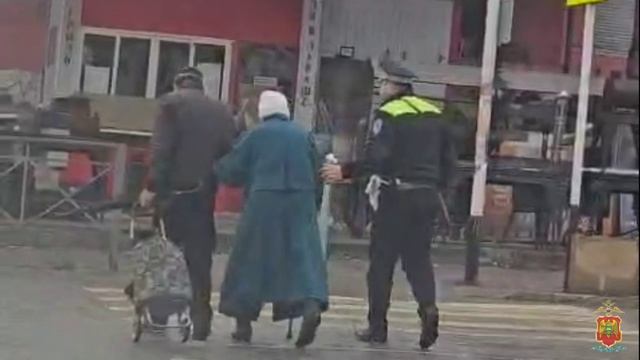 Автоинспекторы КБР приходят на помощь всем участникам дорожного движения