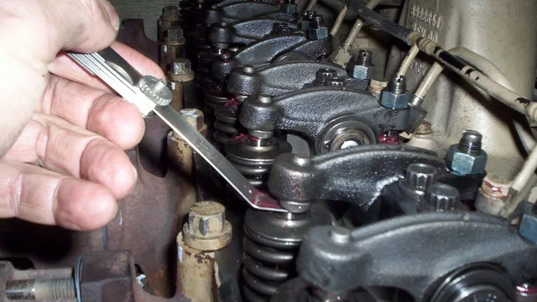 Регулировка клапанов ВАЗ жигули своими руками!!