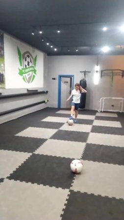 Варвара и Вероника. Футбольный фристайл