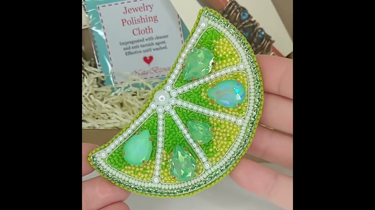 Брошка ручной работы, бисер, стразы