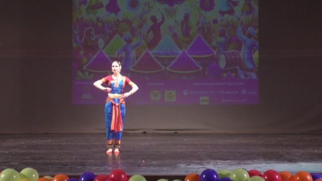 Ардхнаришвар Стотра | Классическая стилизация | София Титова | Холи Мела 2025 | Москва