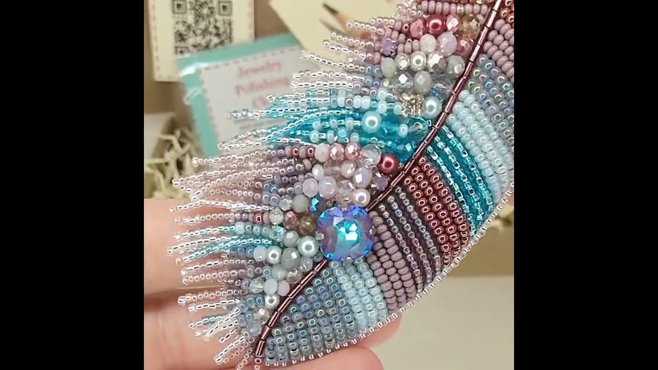 Брошь из бисера со стразами, ручная работа