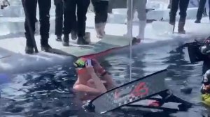 Погружение под лёд Байкала