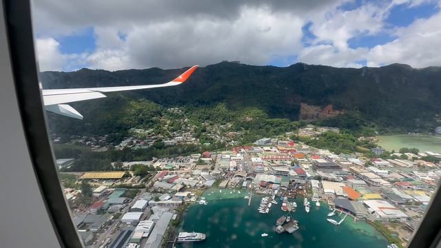 Посадка на солнечный остров Маэ на борту Аэрофлота 
AFL244, SVO-SEZ, RA-73153 (Airbus A350-900)