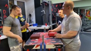 Форвард едет на чемпионат Москвы по армрестлингу! КТО-НИБУДЬ СМОЖЕТ ОСТАНОВИТЬ ЭТИХ МУТАНТОВ?