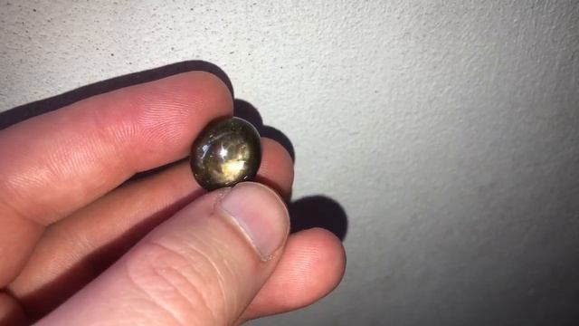 Сапфир звёздчатый, золотисто- чёрный 30,5кт №104