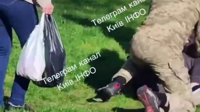 ТЦК. Очередного мужчину пытались скрутить в Киеве