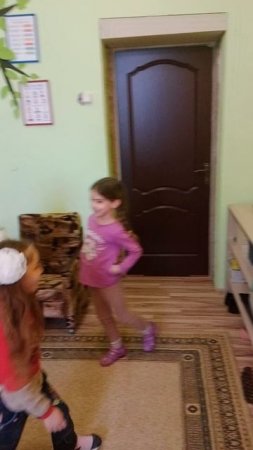 Массажные коврики и дыхательные упражнения использует на своих занятиях педагог-психолог.