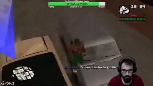 Heumrage arabasına çarpanlaru sakince uyarıyor