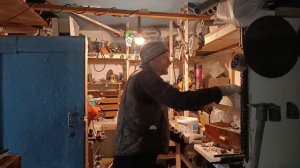 Накрыли теплицу плёнкой. Собираемся уезжать.