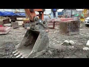 Квиккаплер HITROCK HMQ 100 с установленной РВД на экскаваторе Hitachi ZX130