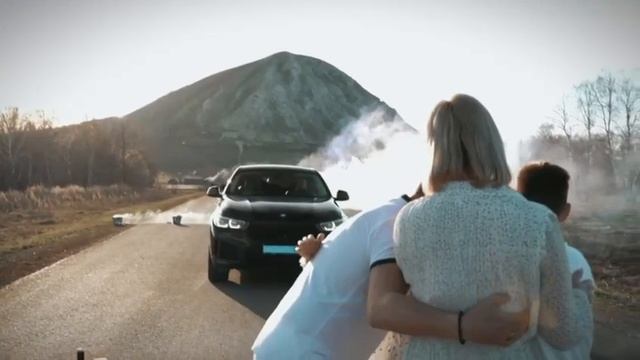 Гендер пати у подножия горы Куштау. Использовано 4 веерных салюта, 4 дымные мины и цветные дымы.