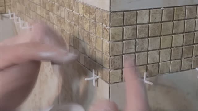 Укладка плитки и мозаики в душевой своими руками, весь процесс.