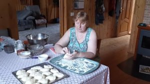 На обед щи с молодой капустой ,пицца и пирожки