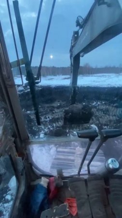 Копаю котлован на #экскаватор #volvo #спецтехника #экскаваторпогрузчик #