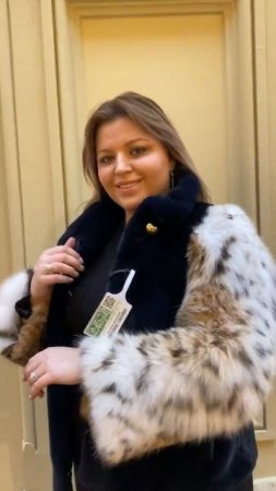 Норковая шубка, модель «Автоледи», воротник стойка, цвет Сапфировый с ярко выраженными рукавами Рыс