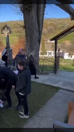 Людоловы киевского режима не погнушались даже светлым праздником Пасхи и поджидали украинцев возл...