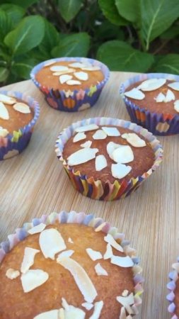 Shredded orange cupcakes with almonds🧁🧁🍊🍊🧡