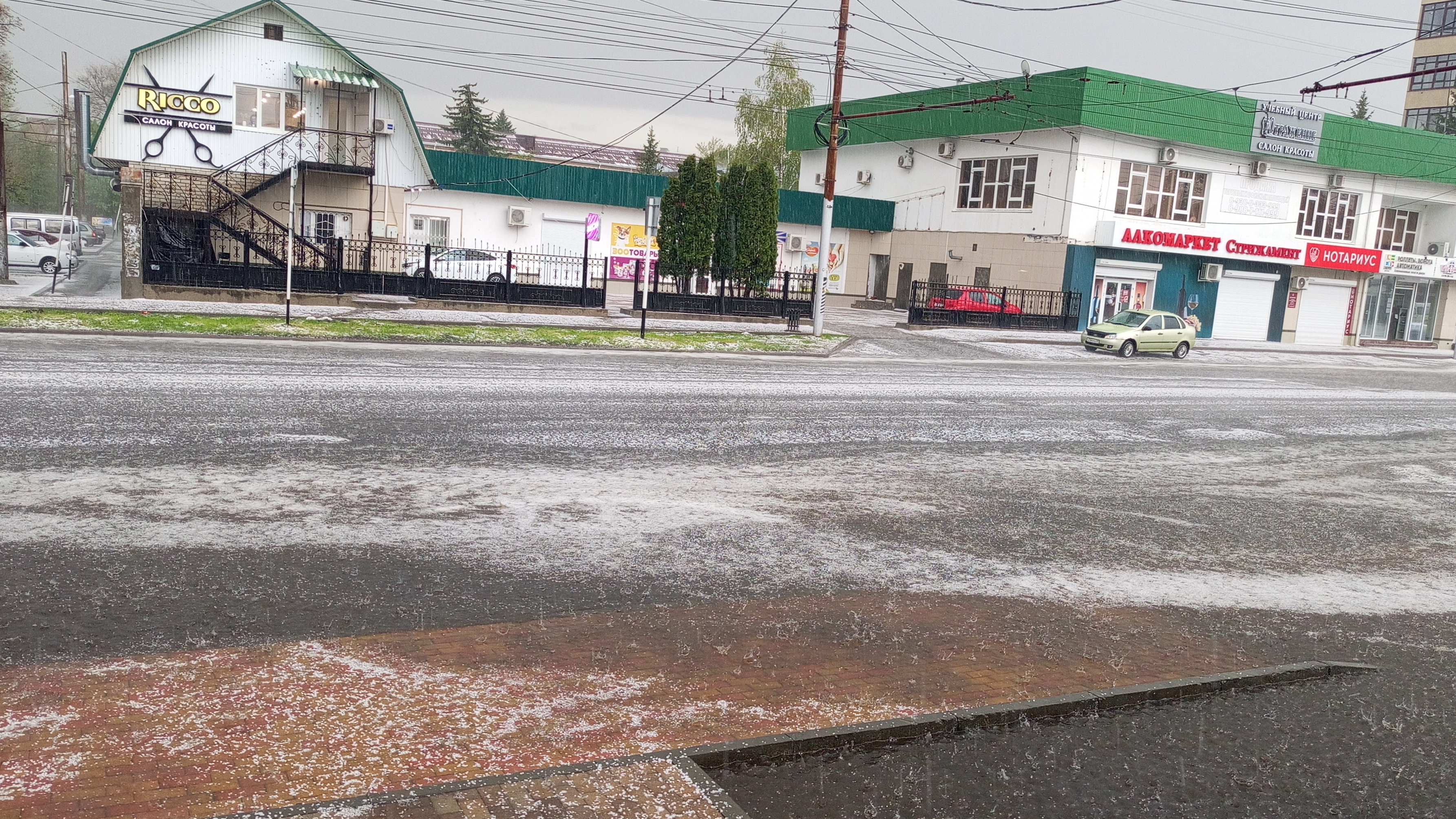 Весенний первый град