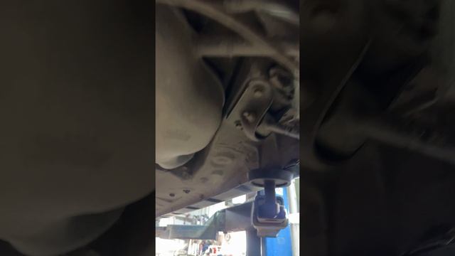 Дастер 2015г 4х4 АТ; видеообзор дна автомобиля.