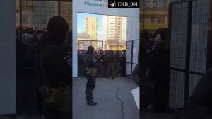 Представители Русской Общины и правоохранительные органы обеспечили порядок у миграционного центра