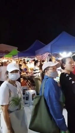 Ночной рынок в Хуахине  и красивая собака/Tuesday night market in Hua Hin and a beautiful dog