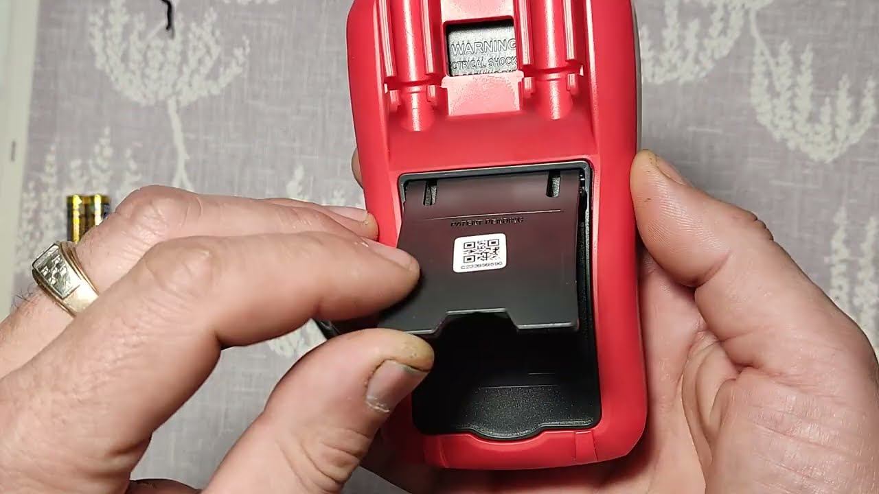 Мал да удал. Обзор мультиметра Uni-T 33C+.