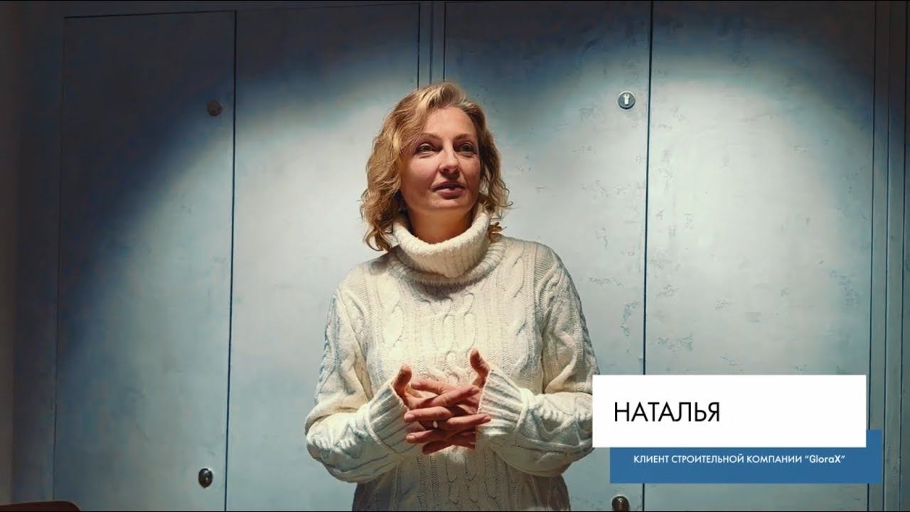 Клиент GloraX выбирает квартиру на голографическом столе NettleBox