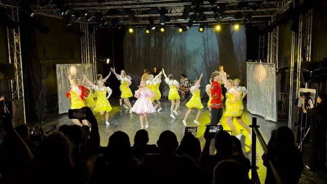 Ансамбль танца "Карнавал" и Анастасия BERLYA  - "Родина"