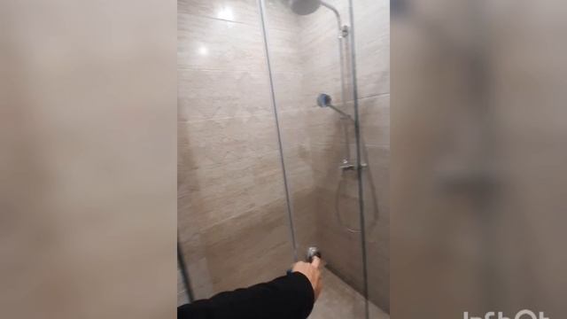 Стеклянная душевая с раздвижной дверью
