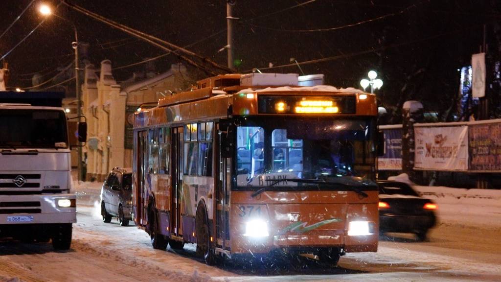 Зима. Троллейбус
