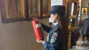 Сотрудники МЧС России проводят инструктажи в храмах области