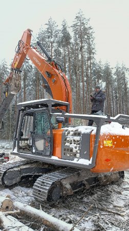 Hitachi ZX220LC-5G с харвейстерной установкой!