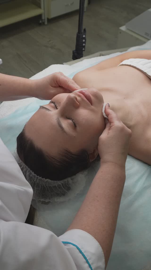 ФЕРУЛОВЫЙ ПИЛИНГ С АНА-РНА КОМПЛЕКСОМ «FERULIC PEEL+» MESODERM