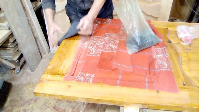 Как быстро снять старый лак с рельефной поверхности .