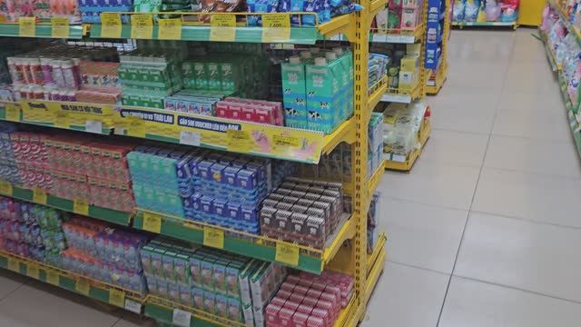 Цены на продукты в местном магазине, подальше от туристической зоны.  Магазин где покупают местные.
