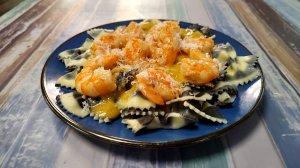 Паста с креветками и соусом из панцирей креветки. Легко и вкусно!
