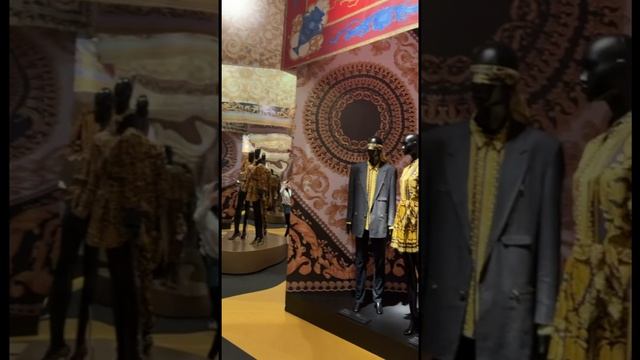 🌟Выставка работ модельера Версаче💃в Испании 🇪🇸